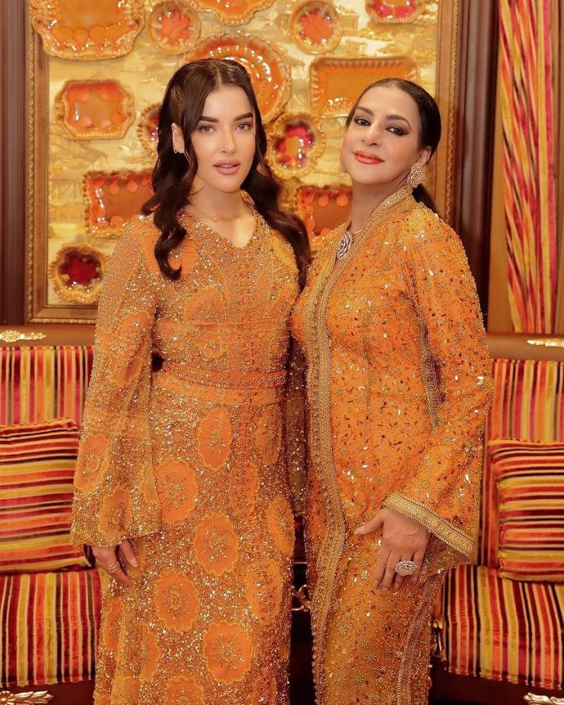 Tasya Farasya dan Mama Ala Tampil Kompak dalam Busana Orange | Popmama.com
